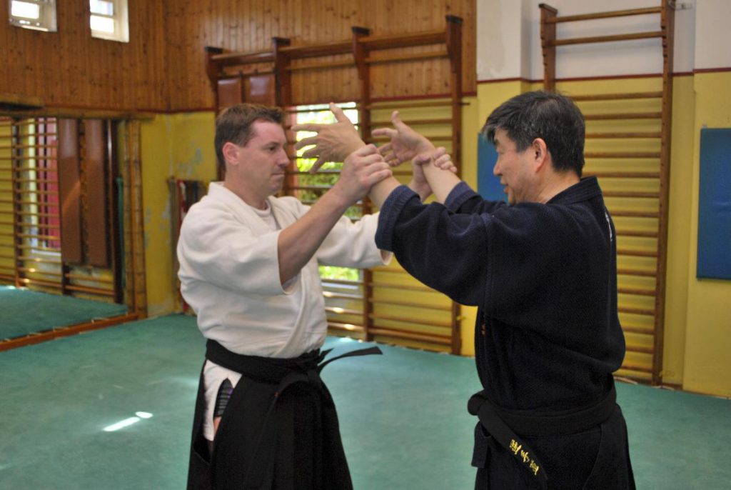 【Series of Jujutsu’s KUDEN (口伝)】No5 Ryote Tori Kote Fudo (両手取り小手不動 ...