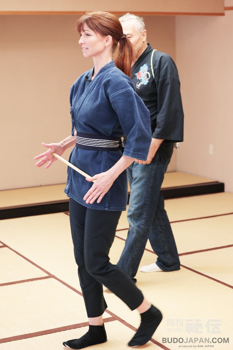 Experience “nanba aruki”. | BUDO JAPAN - Ttraditional Japanese martial-arts